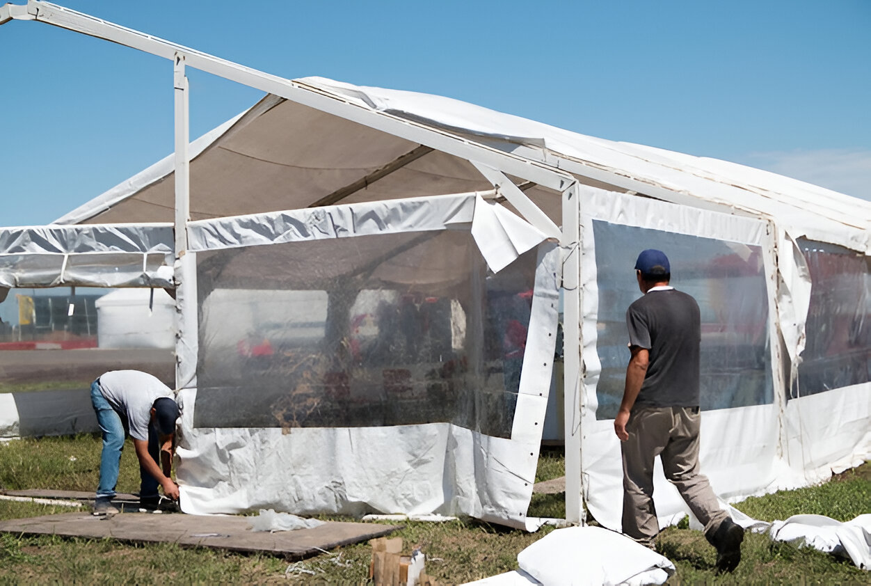 How to Decide Between a Clear-Top Tent and a Traditional Tent ...